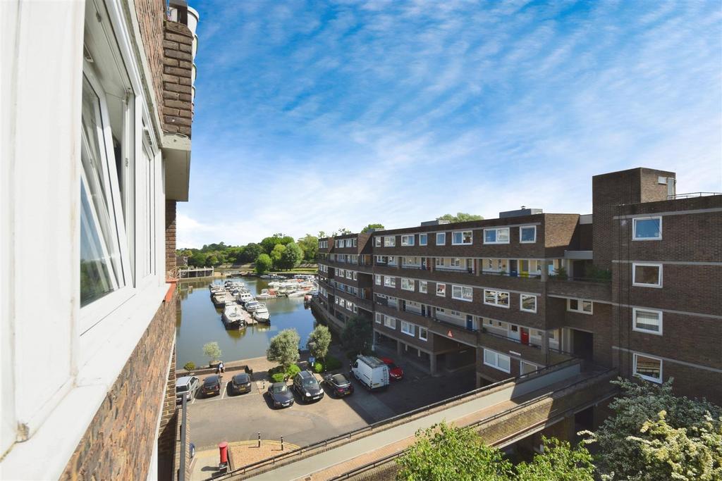 Justin Close, Brentford 1 bed flat for sale - £325,000