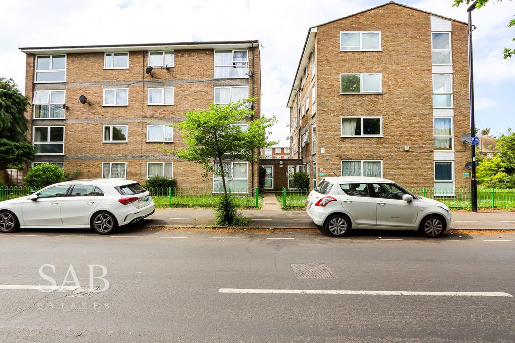 Dormers Wells Lane, Southall, UB1 2 bed flat to rent - £1,900 pcm (£438 pw)