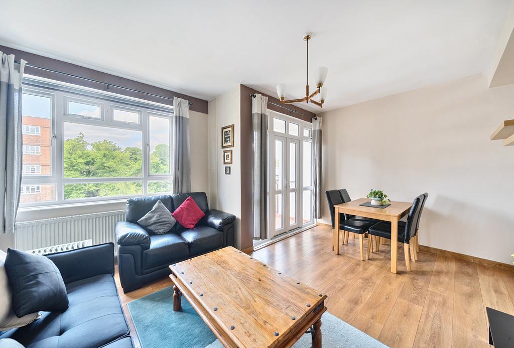 Albert Drive, London SW19 2 bed apartment for sale - £425,000