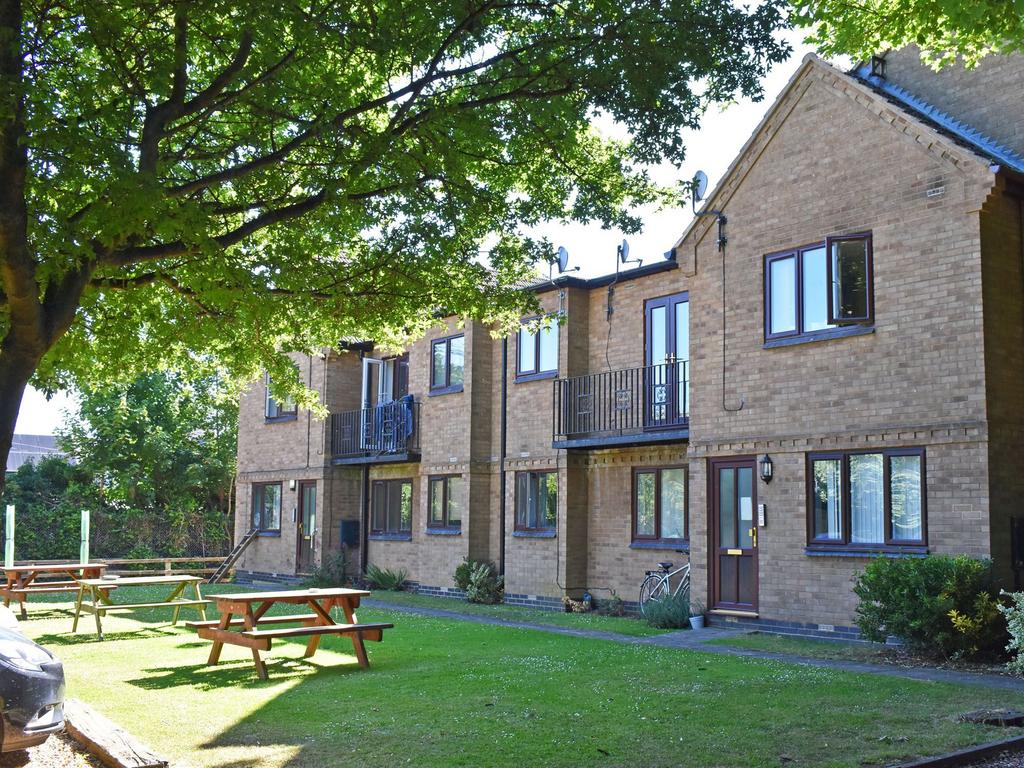 Little London, Silverstone, NN12 1 bed flat for sale - £130,000
