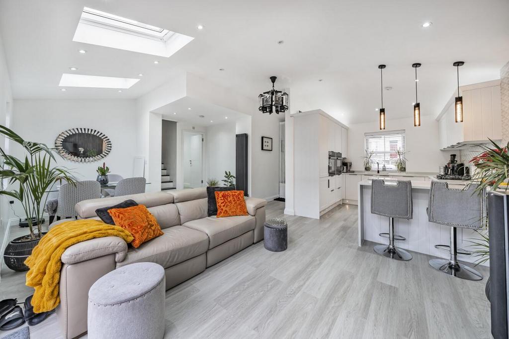 Bonfield Road, Lewisham, London, SE13 4 bed maisonette - £800,000