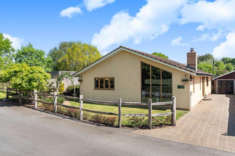 Peasemore, Berkshire 4 bed detached house for sale - £825,000