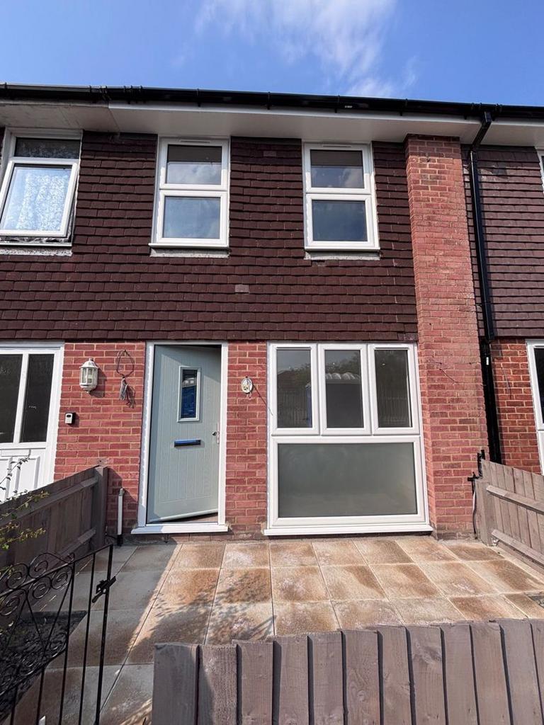 NEW 3 bed HOUSE to let on Park Road... 3 bed semi-detached house to ...