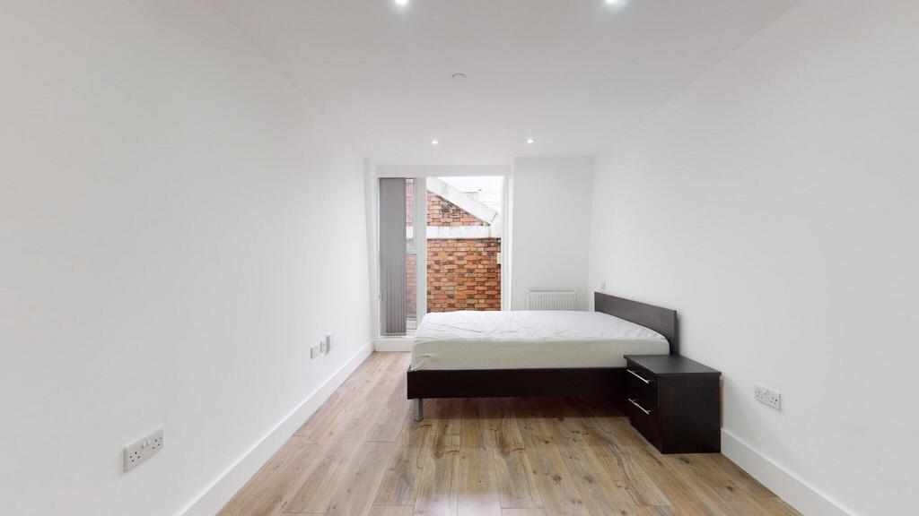 Kilburn High Road Studio - £1,300 pcm (£300 pw)