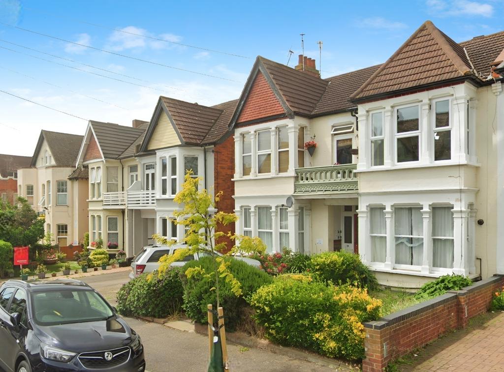 Cobham Road, Essex SS0 2 bed apartment for sale - £250,000