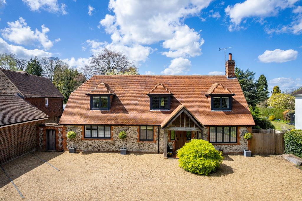 High Road, Chipstead, CR5 3 bed detached house for sale - £1,350,000