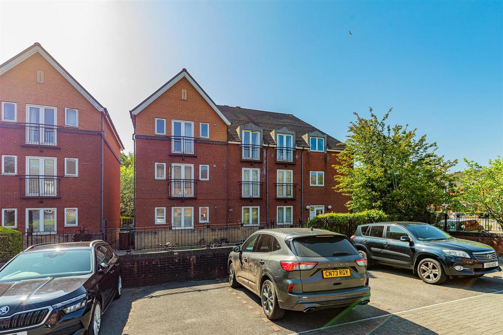 Barquentine Place, Cardiff CF10 3 bed apartment - £1,500 pcm (£346 pw)