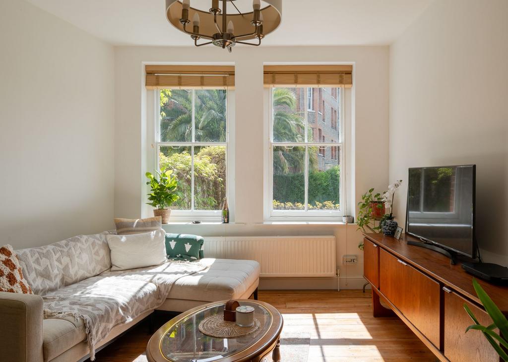 Clapton Square, London E5 2 bed apartment for sale - £650,000