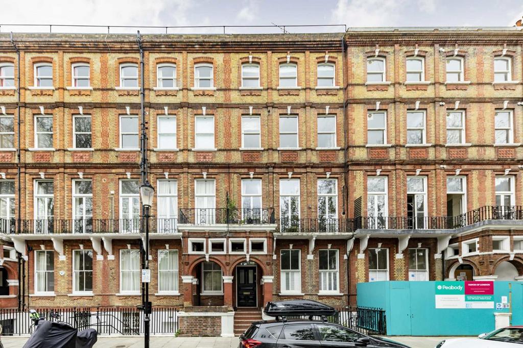 Nevern Square, London SW5 3 bed flat to rent - £5,499 pcm (£1,269 pw)