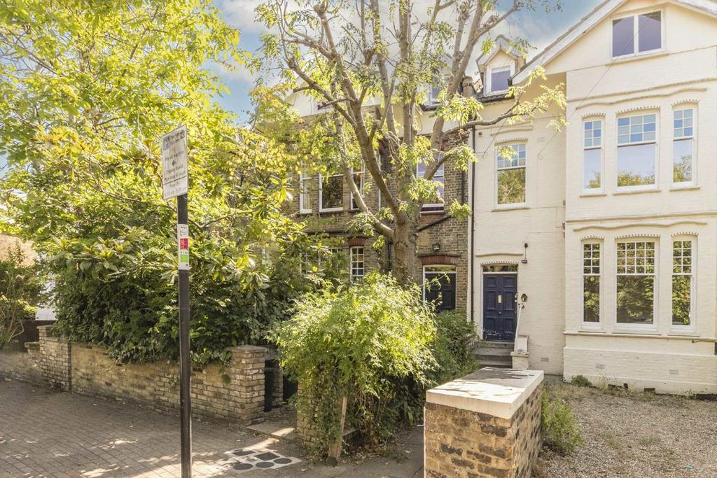 Culverden Road, London SW12 1 bed flat - £2,000 pcm (£462 pw)