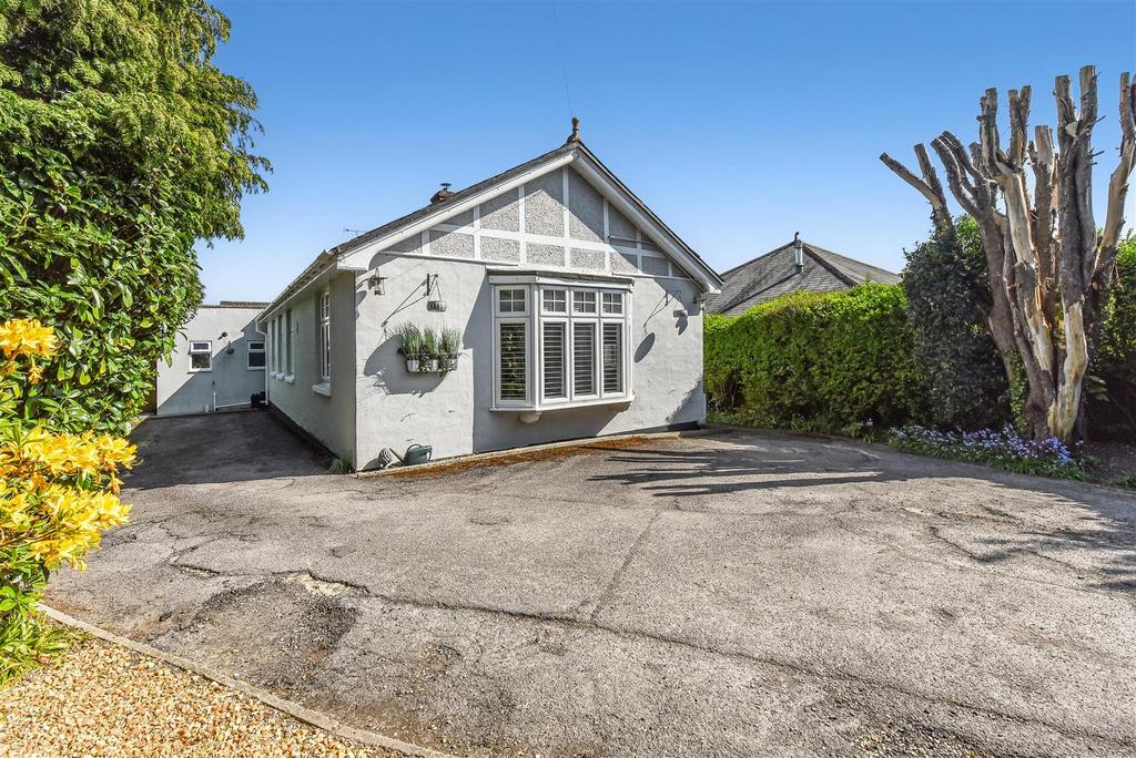 London Road, Cowplain 4 bed detached bungalow for sale - £535,000