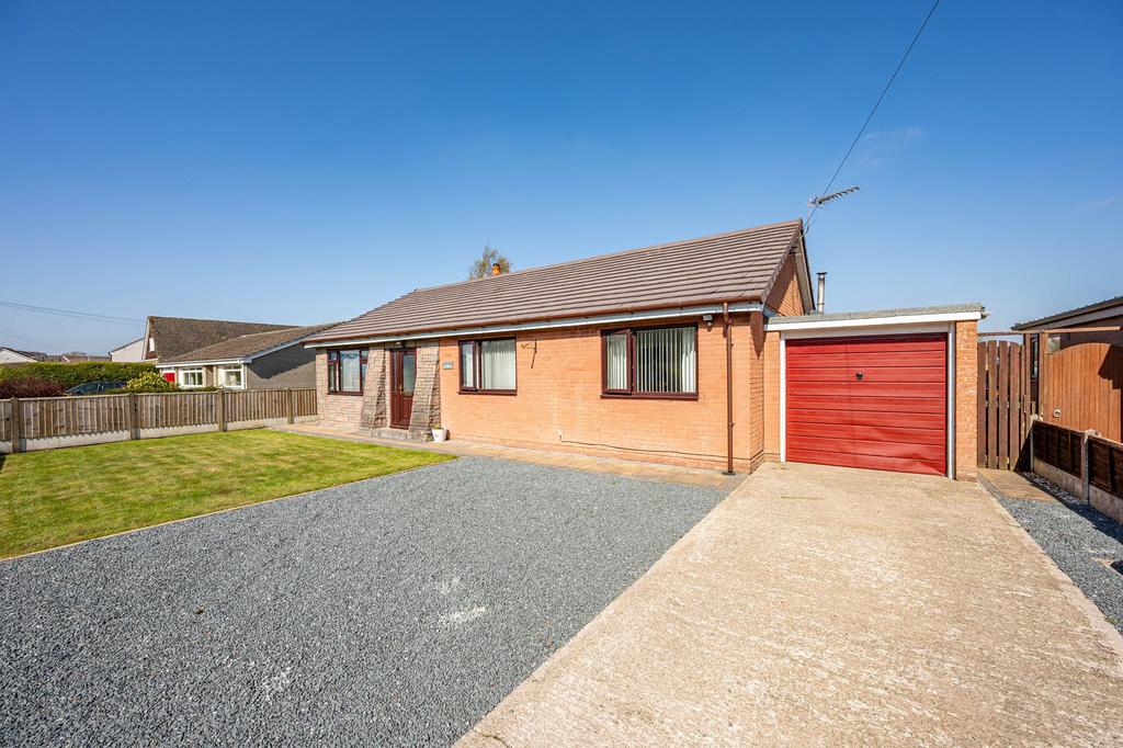 5 Old Road, Longtown, CA6 3 bed detached bungalow for sale - £230,000