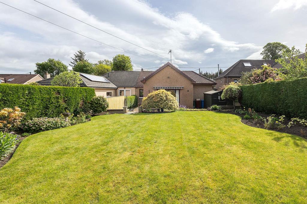 Carriden Brae, Bo'ness EH51 3 bed semi-detached bungalow - £325,000