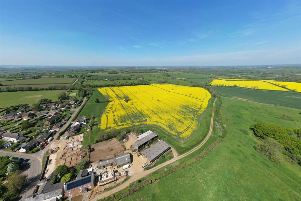 Cold Ashby 4 bed equestrian property for sale - £700,000