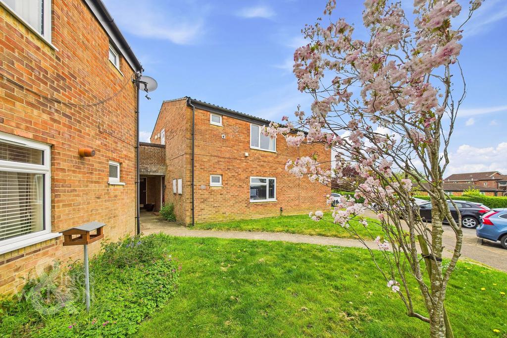 Glenn Road, Poringland, Norwich 2 bed flat - £145,000