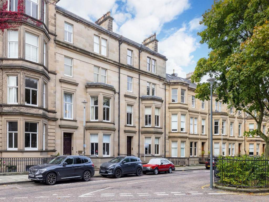 Rothesay Terrace, West End, Edinburgh 3 bed flat - £2,195 pcm (£507 pw)