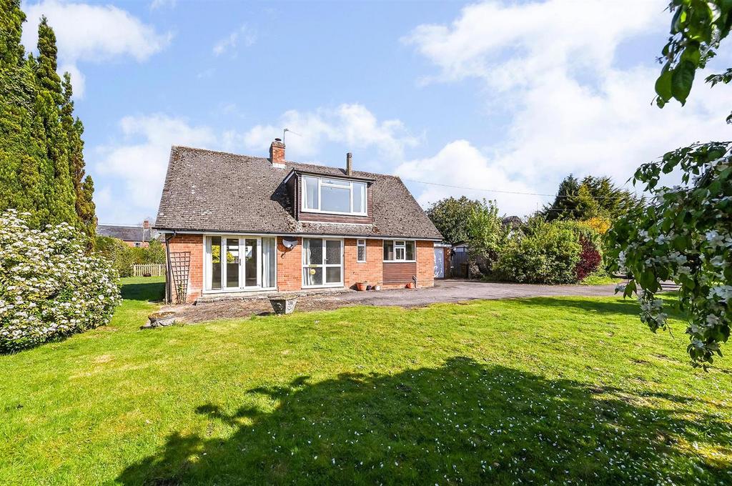 Longparish, Andover 3 bed detached house for sale - £650,000