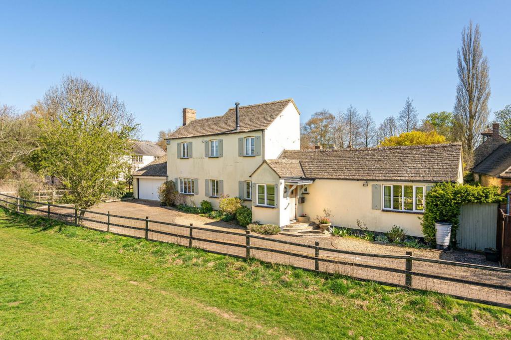 West Street, Great Somerford 3 bed detached house for sale - £795,000