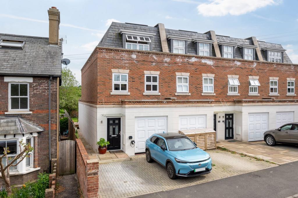 Longfield Road, Tring HP23 4 bed semi-detached house for sale - £800,000
