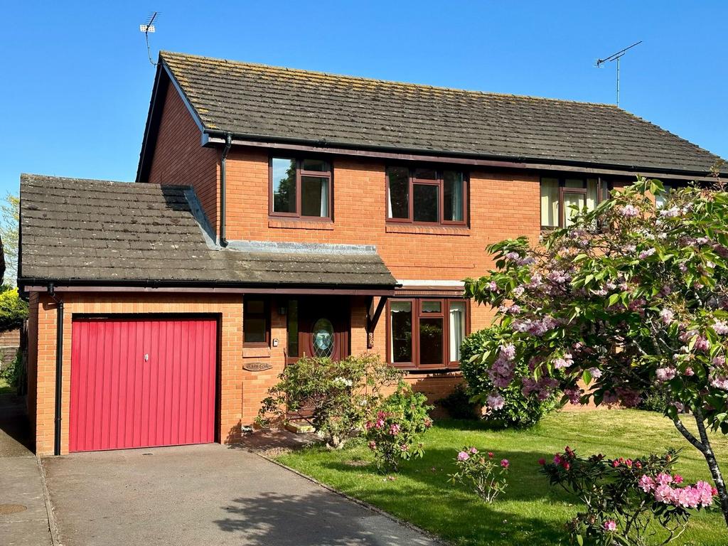 Huntsmans Drive, Hereford, HR4 3 bed semi-detached house for sale - £ ...