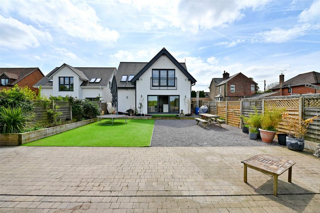 Main Road, Naphill, High Wycombe... 3 bed detached house to rent - £ ...