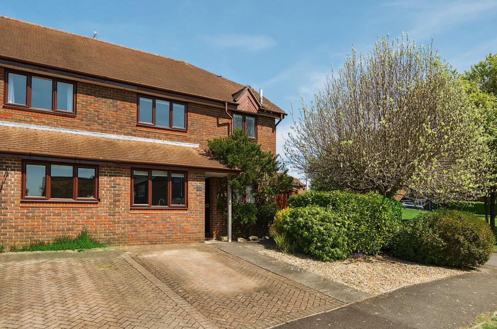 Lindley Gardens, Alresford... 3 bed semi-detached house for sale - £525,000