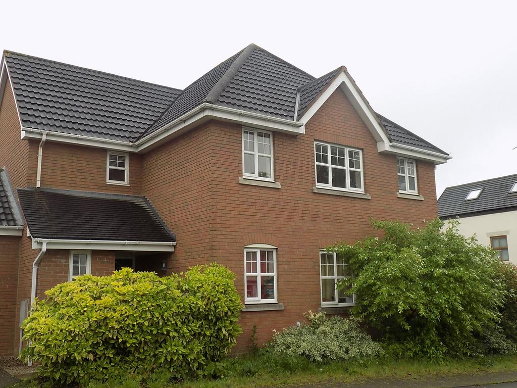 Oulton Road, Stone ST15 3 bed property to rent - £895 pcm (£207 pw)