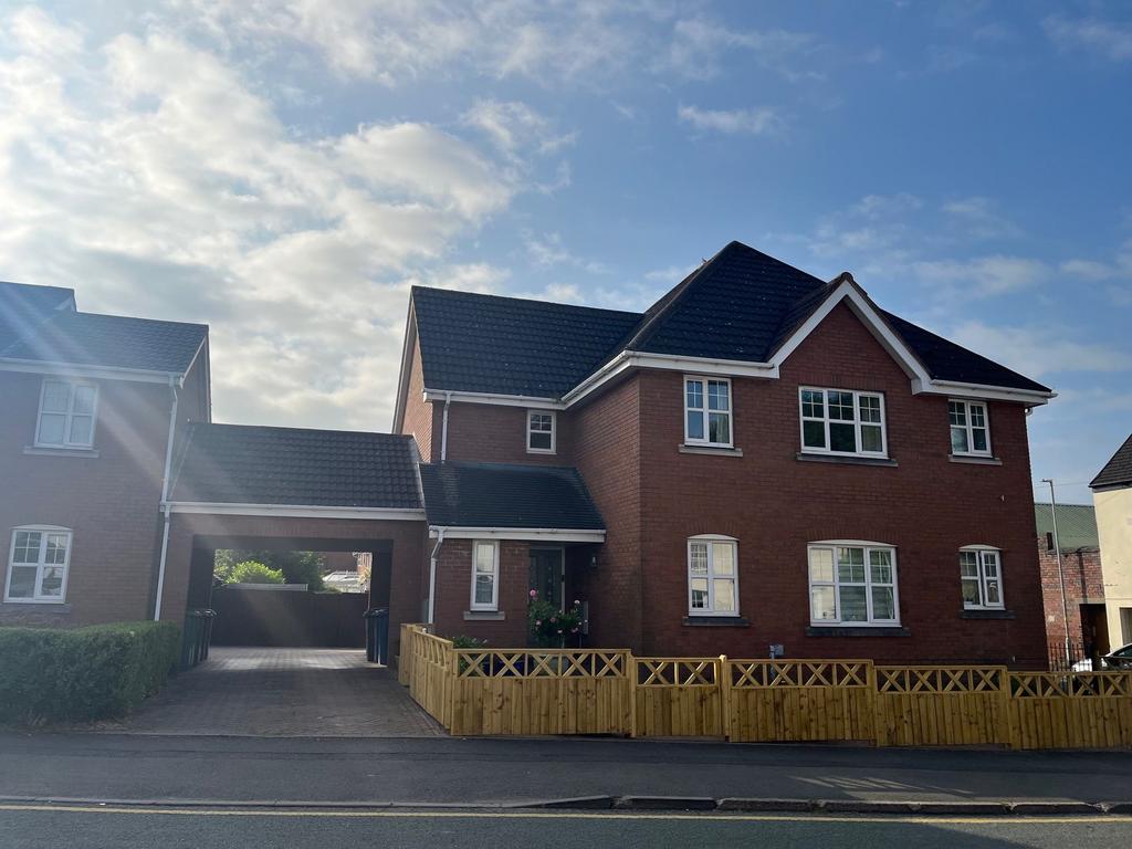 Oulton Road, Stone ST15 3 bed property - £875 pcm (£202 pw)