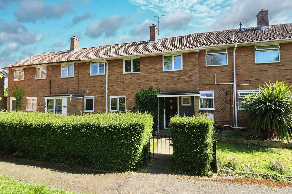 The Fryth, Fryerns, Basildon, Essex... 3 bed terraced house - £350,000