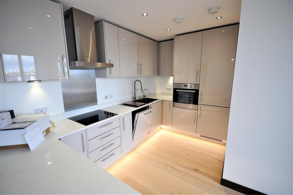 Conway Court, Watford WD24 2 bed apartment - £1,850 pcm (£427 pw)
