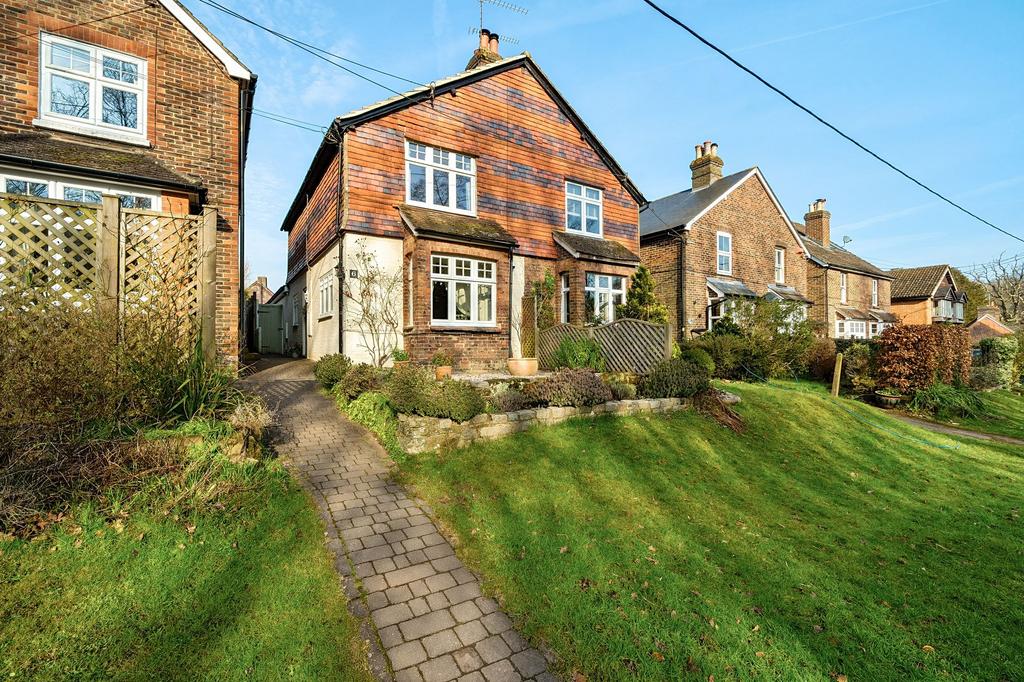 Clammer Hill Road, Grayswood, GU27 3 bed semi-detached house - £625,000