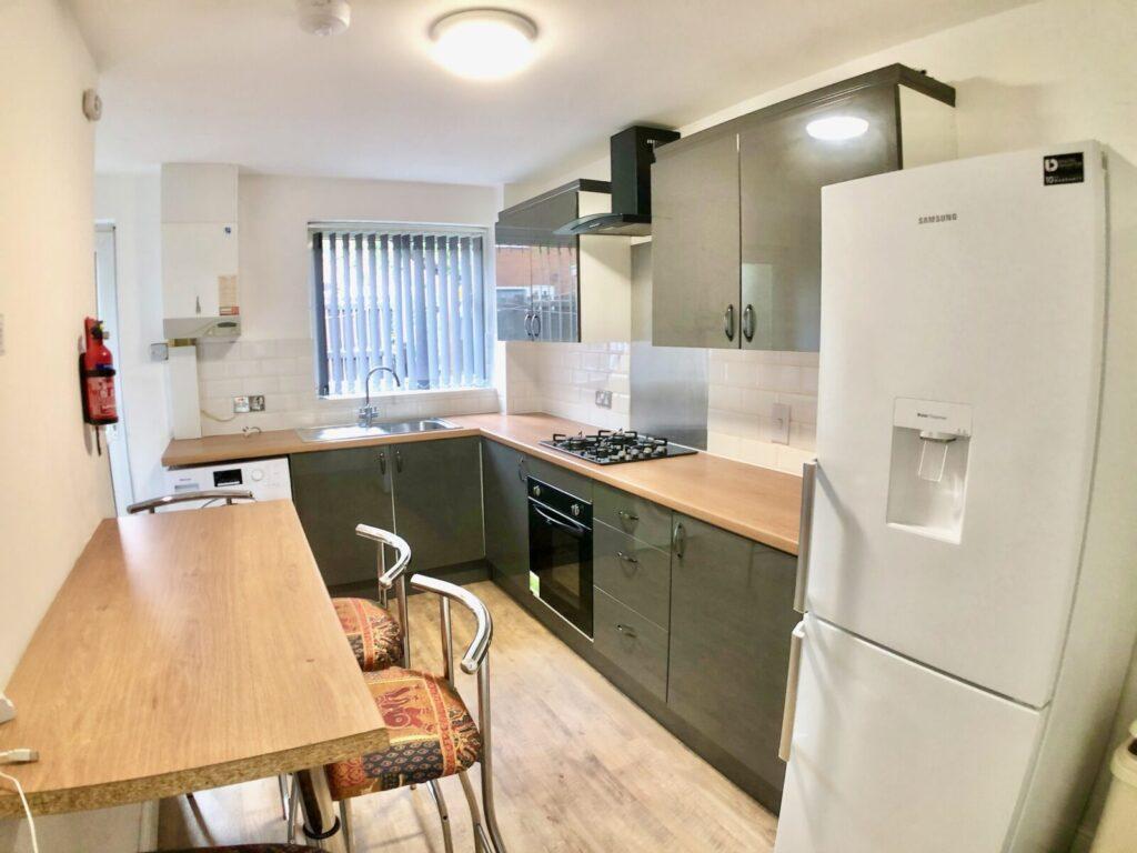 Clifford Street, Leicester LE3 3 bed terraced house - £1,300 pcm (£300 pw)