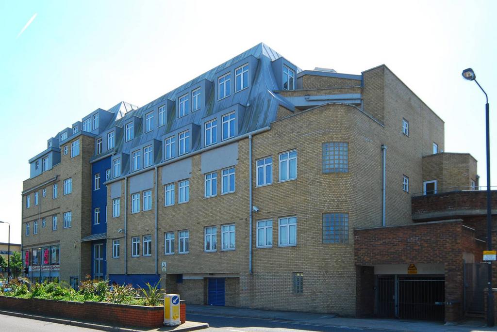 Station Road, Harrow, HA1 3 bed flat for sale - £450,000