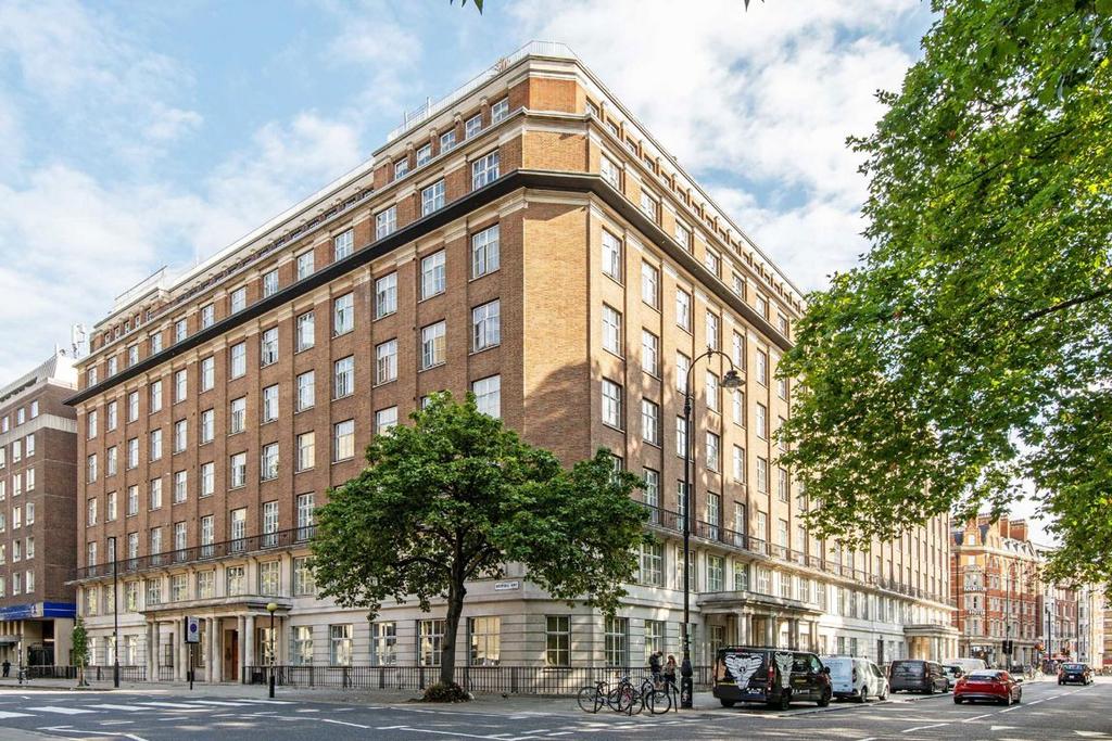 Russell Square, London WC1B 1 bed flat - £2,396 pcm (£553 pw)
