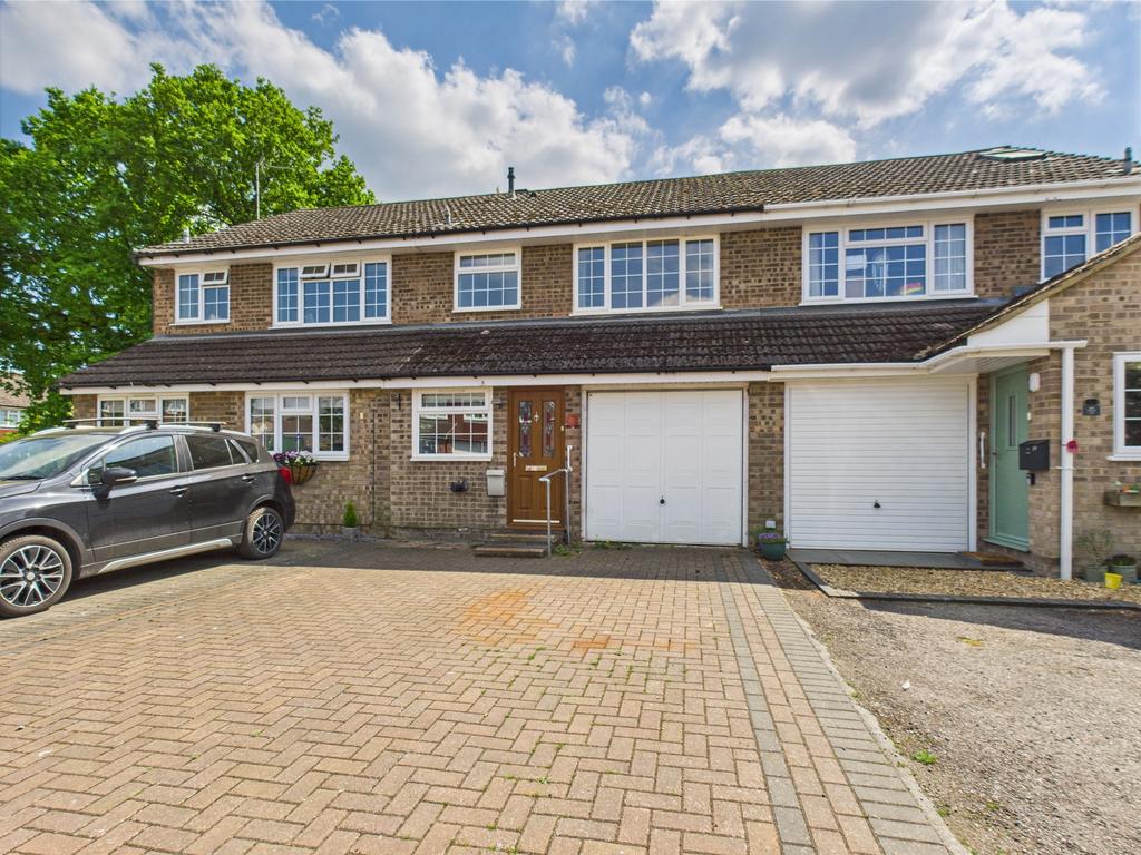 Jubilee Close, Pamber Heath, RG26 3 bed terraced house for sale - £365,000