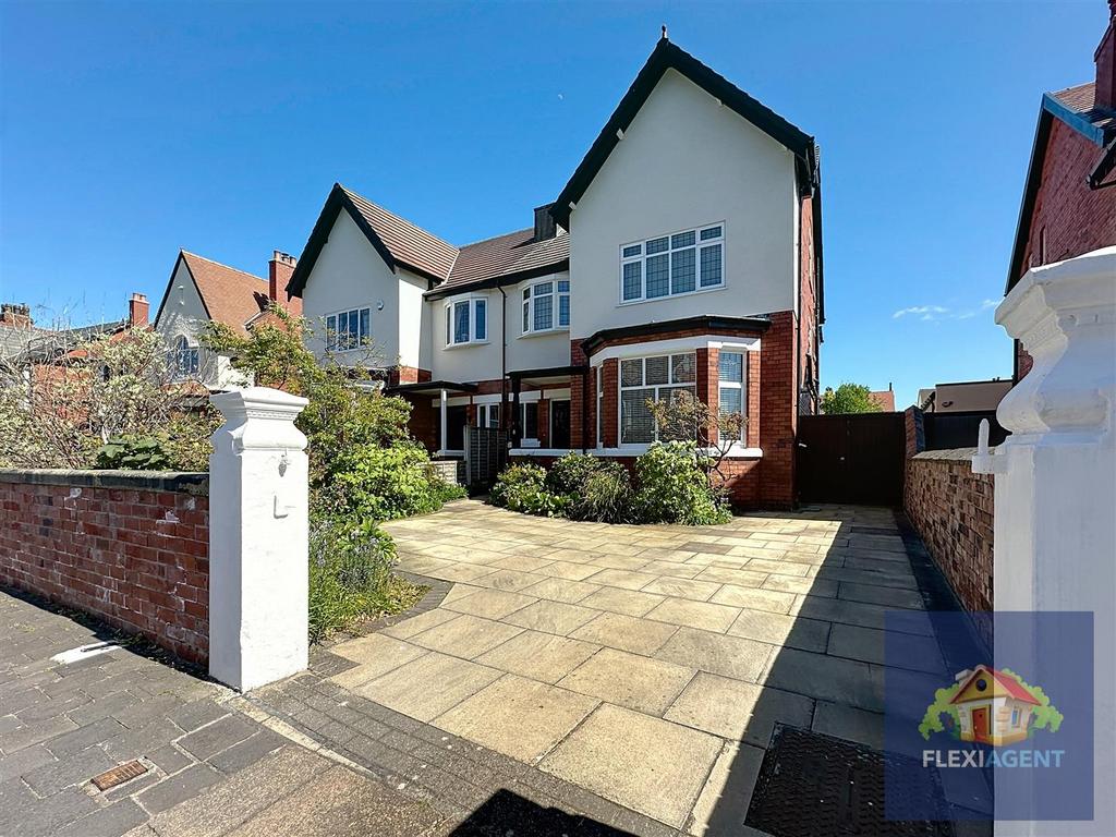 Coudray Road, Southport PR9 5 bed semi-detached house for sale - £525,000