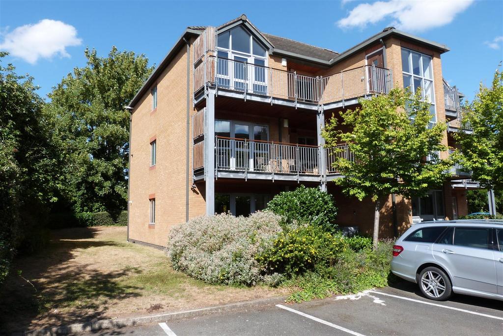 Dudley Whenham Close, Syston 2 bed apartment - £200,000