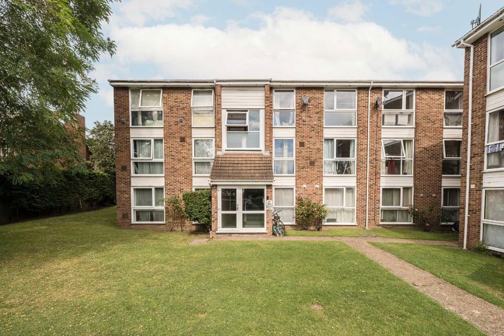Oakley Close, Isleworth TW7 2 bed flat - £299,950