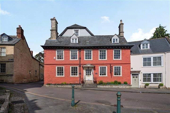 Market Hill, Calne, Wiltshire, SN11 6 bed townhouse for sale - £780,000