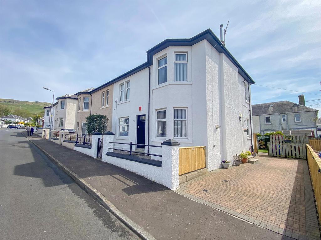 Haco Street, Largs KA30 2 bed flat - £120,000