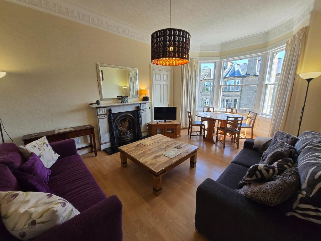 Comiston Road EH10 4 bed flat - £2,800 pcm (£646 pw)