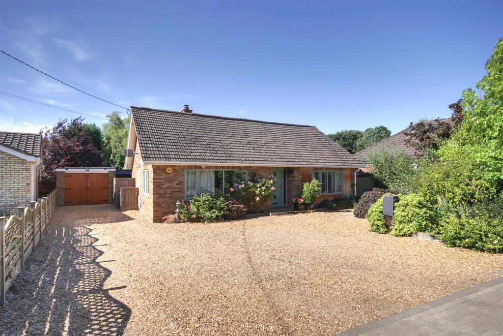 Colne Fields, Somersham, PE28 3 bed detached bungalow for sale - £525,000