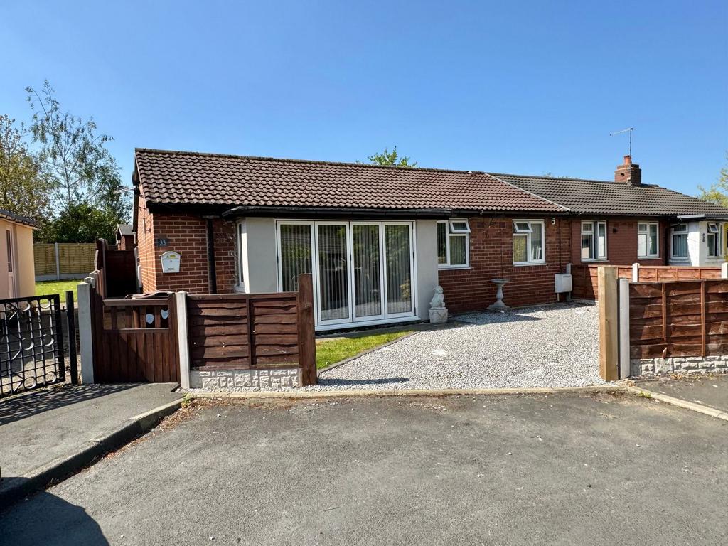 Boston Spa, West End, LS23 2 bed semi-detached bungalow for sale - £285,000