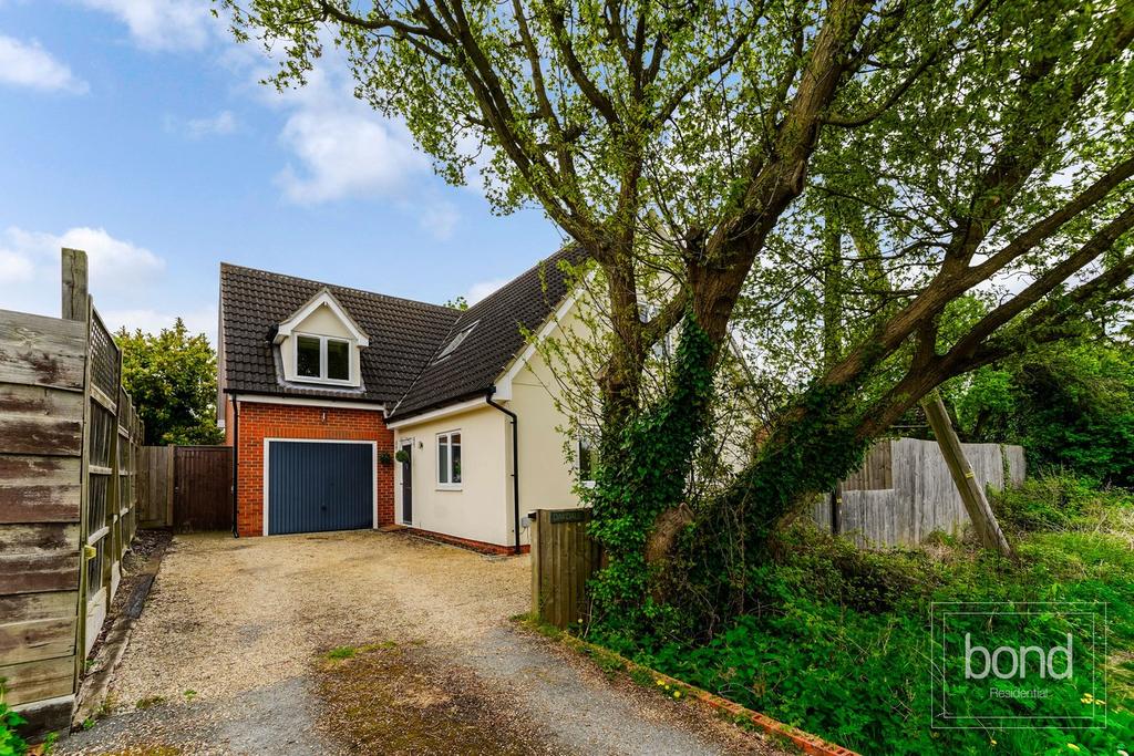 Southend Road, Howe Green CM2 4 bed detached house - £650,000