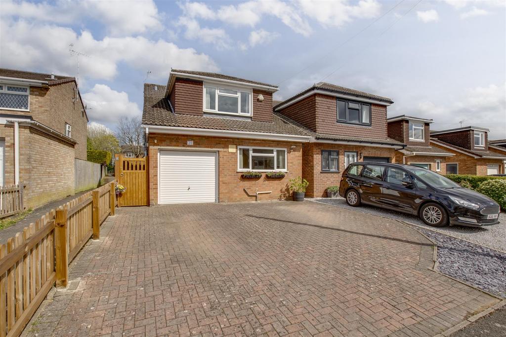 Honeysuckle Road, Widmer End HP15 4 bed semi-detached house - £550,000