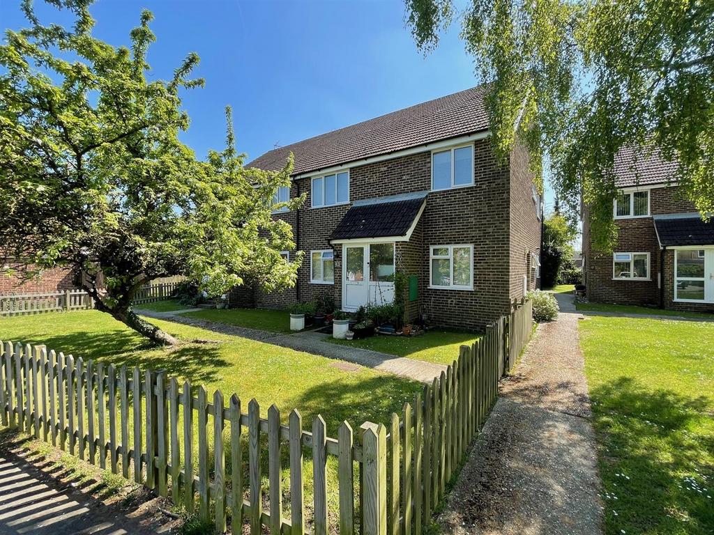 Magnaville Road, Bishop's Stortford CM23 2 bed apartment - £299,995