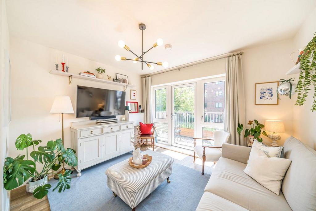 Springfield Drive, London SW17 1 bed flat - £450,000