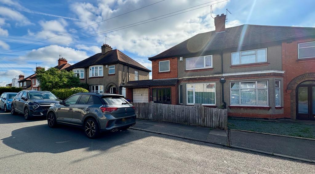 The Headlands, Northampton 3 bed link detached house for sale - £279,995