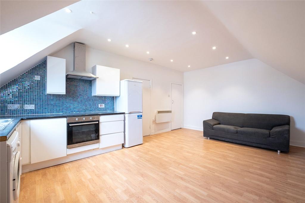 Streatham Common North, Lambeth SW16 1 bed penthouse - £1,400 pcm (£323 pw)