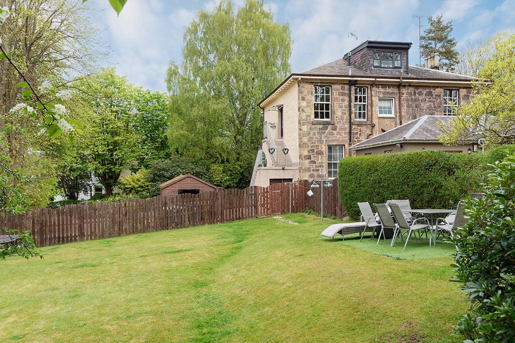 1A Low Road, Castlehead, Paisley, PA2... 4 bed duplex - £318,500